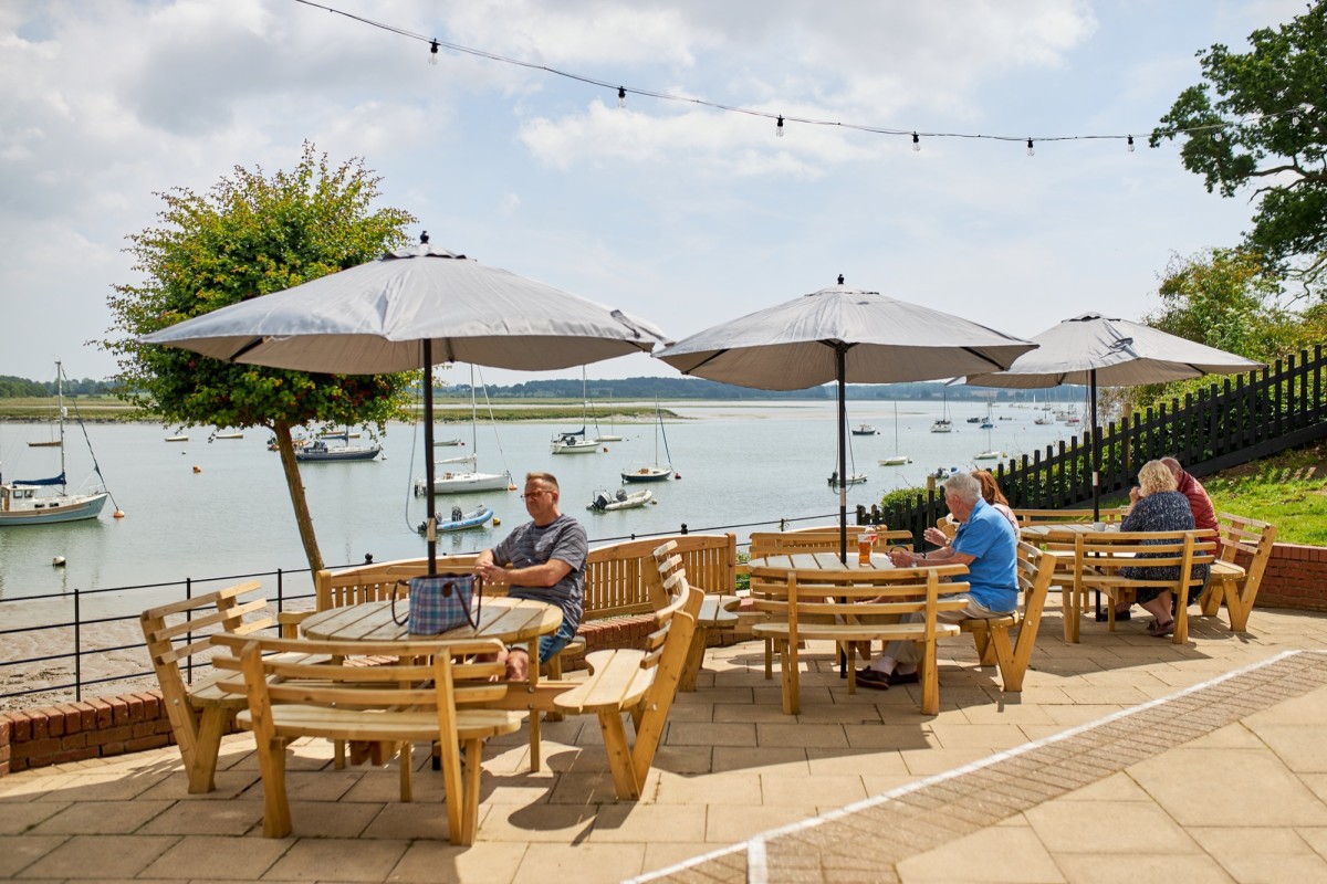 Maybush Inn – A beautiful waterfront pub at Waldringfield