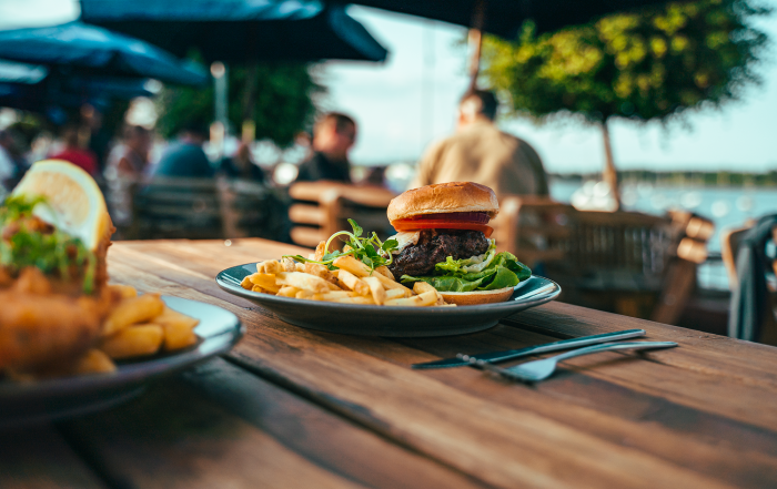 Maybush Inn – A beautiful waterfront pub at Waldringfield